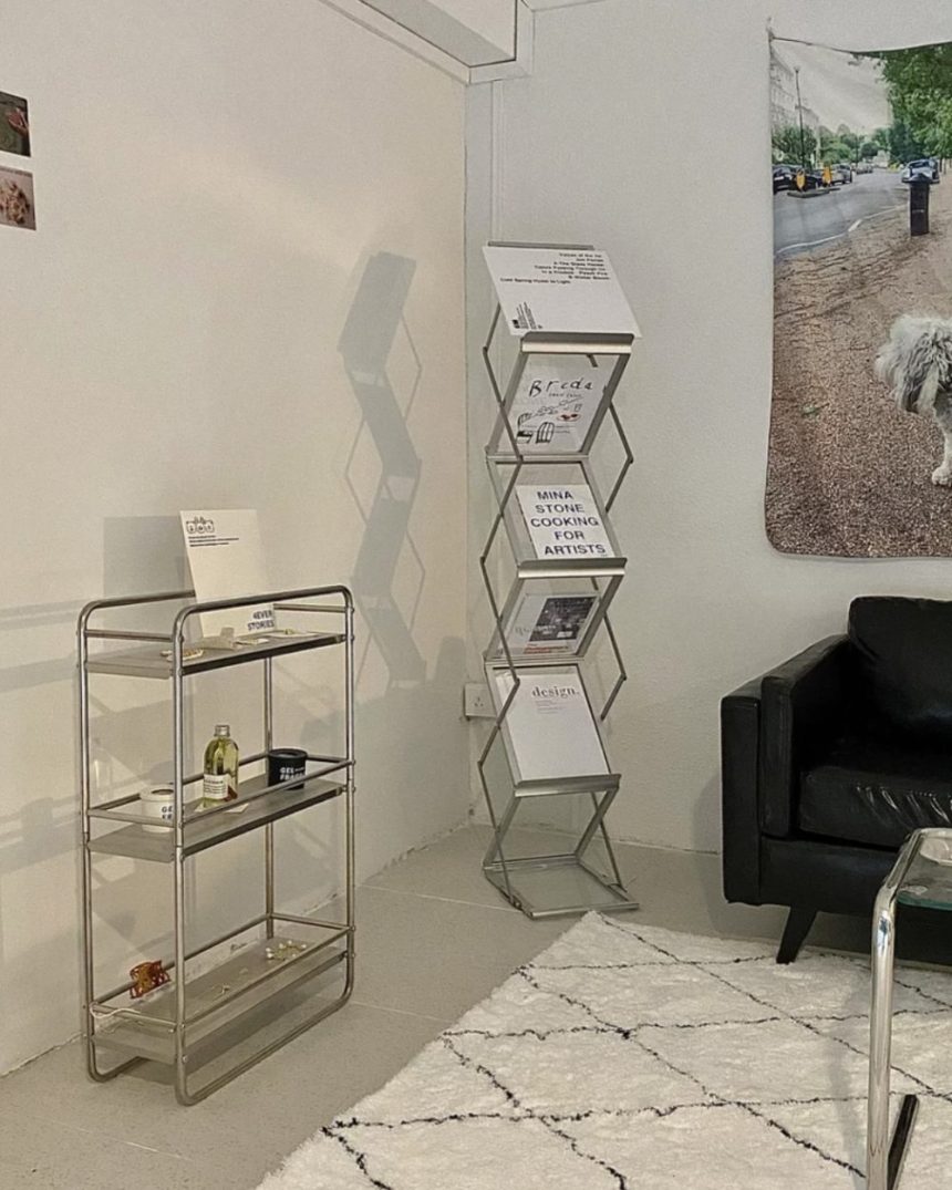 silver magazine rack - シルバーマガジンラック 折りたたみ式 ブックシェルフ 縦長 スリム 150cm 本棚収納 ...